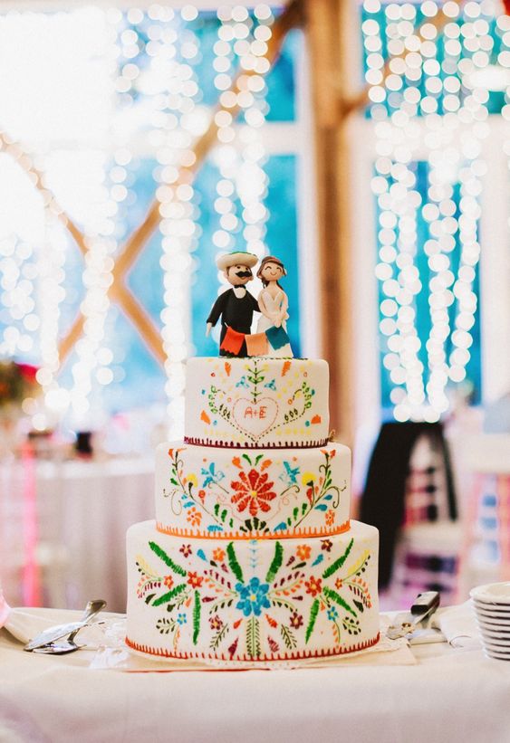 Trend Spotted! Embroidered Wedding Cakes – Texas Weddings
